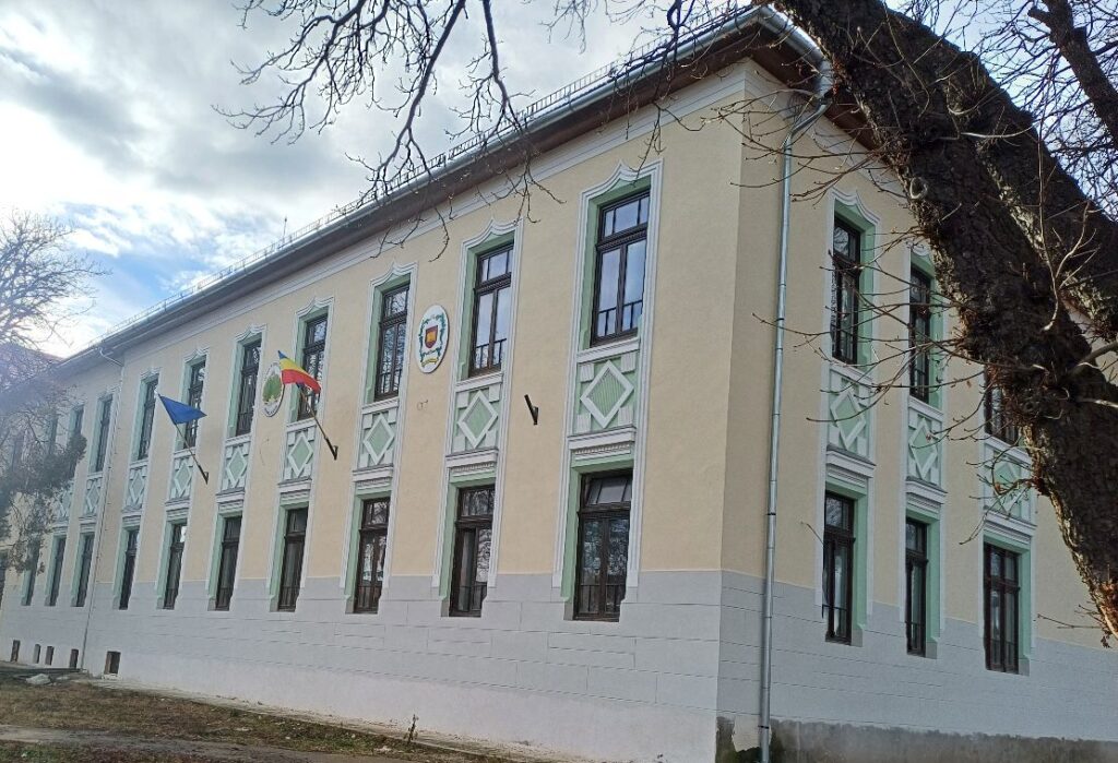 Liceul „Apor Péter” Târgu Secuiesc: Noutăți și provocări în ...